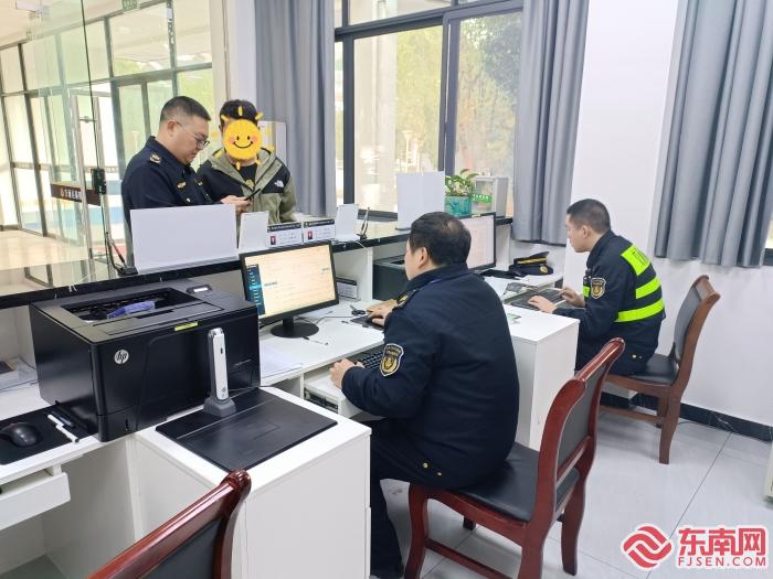 南平高速执法柔性执法治超限 暖心服务助通行 - 社会 - 东南网